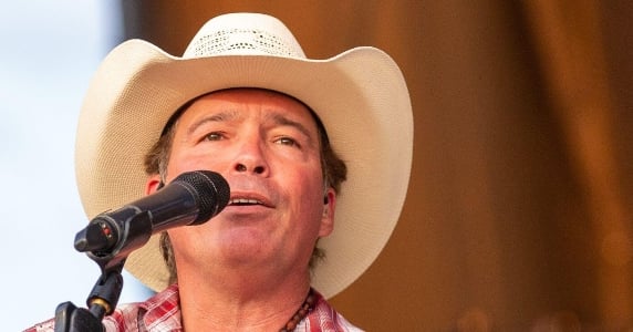 Clay Walker at The Amphitheater at Dant Crossing (Log Still)